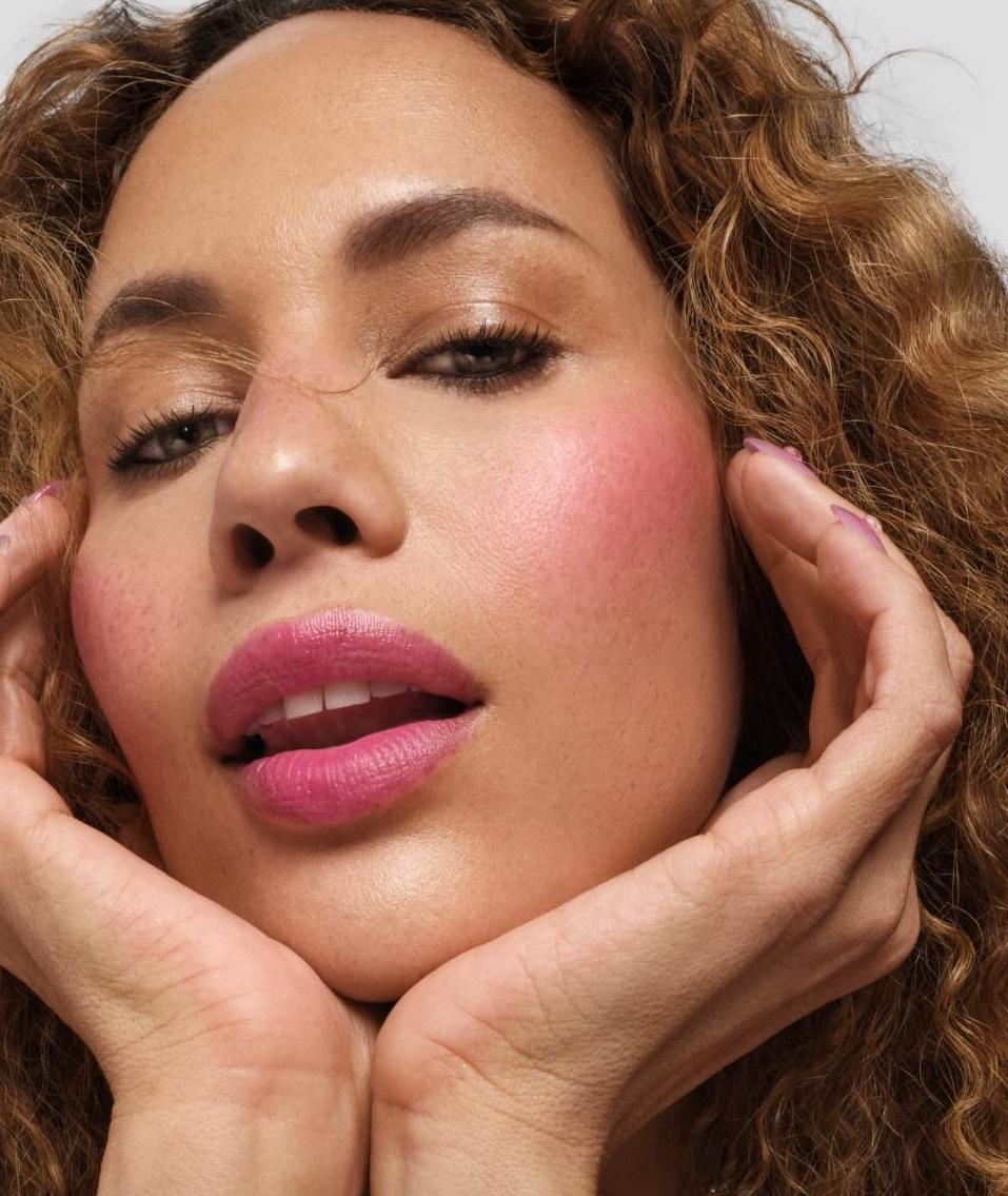 The Prettiest, Sparkliest & Shiniest Holiday Makeup—That’s Available In ...